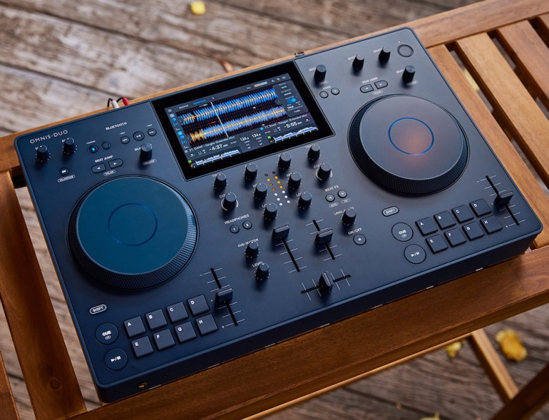 Review: OMNIS-DUO – the world’s first battery powered bluetooth DJ ...