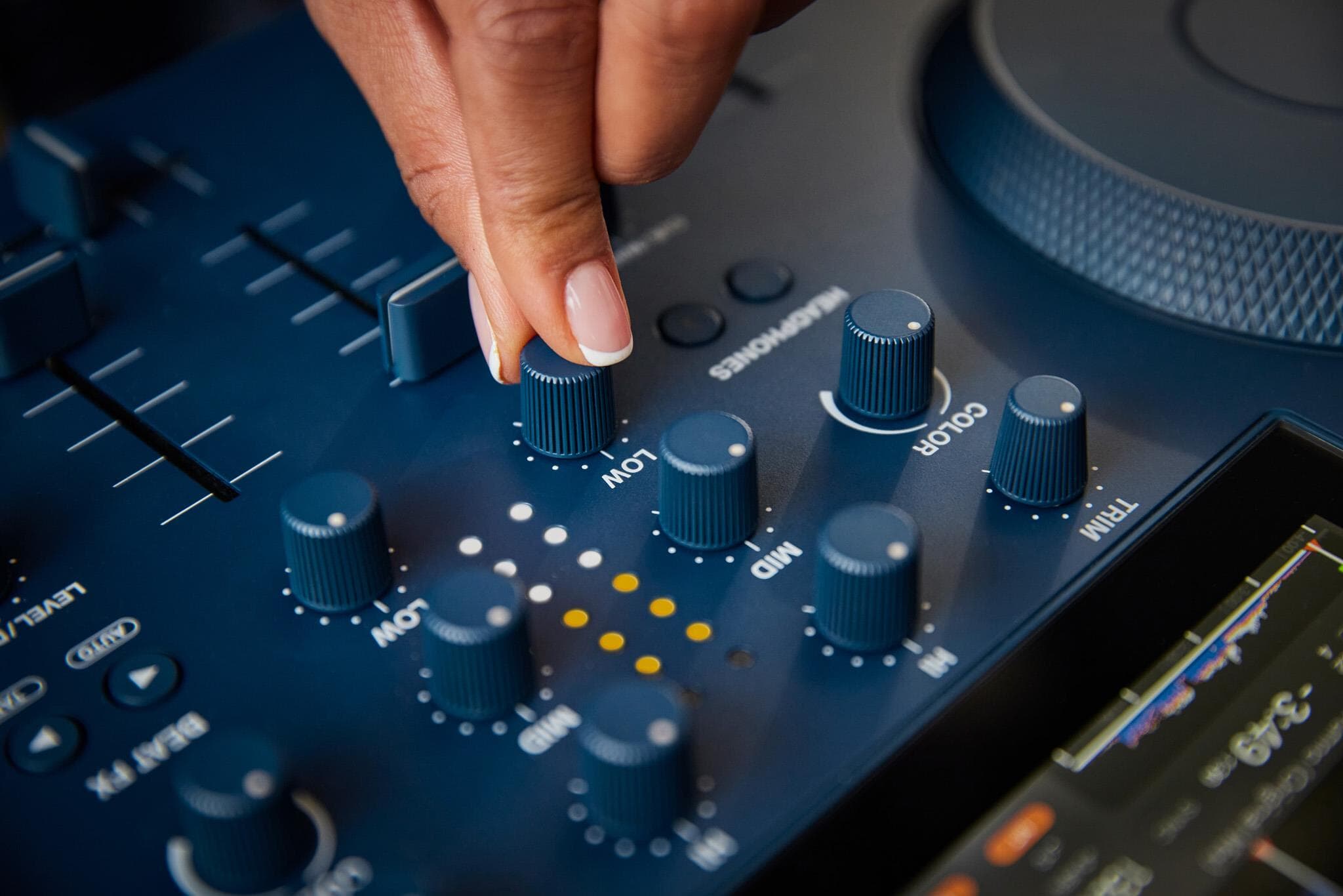 Review: OMNIS-DUO – the world’s first battery powered bluetooth DJ ...