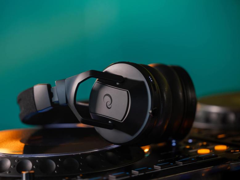 AlphaTheta release fully wireless headphones for DJs – ratemyrave