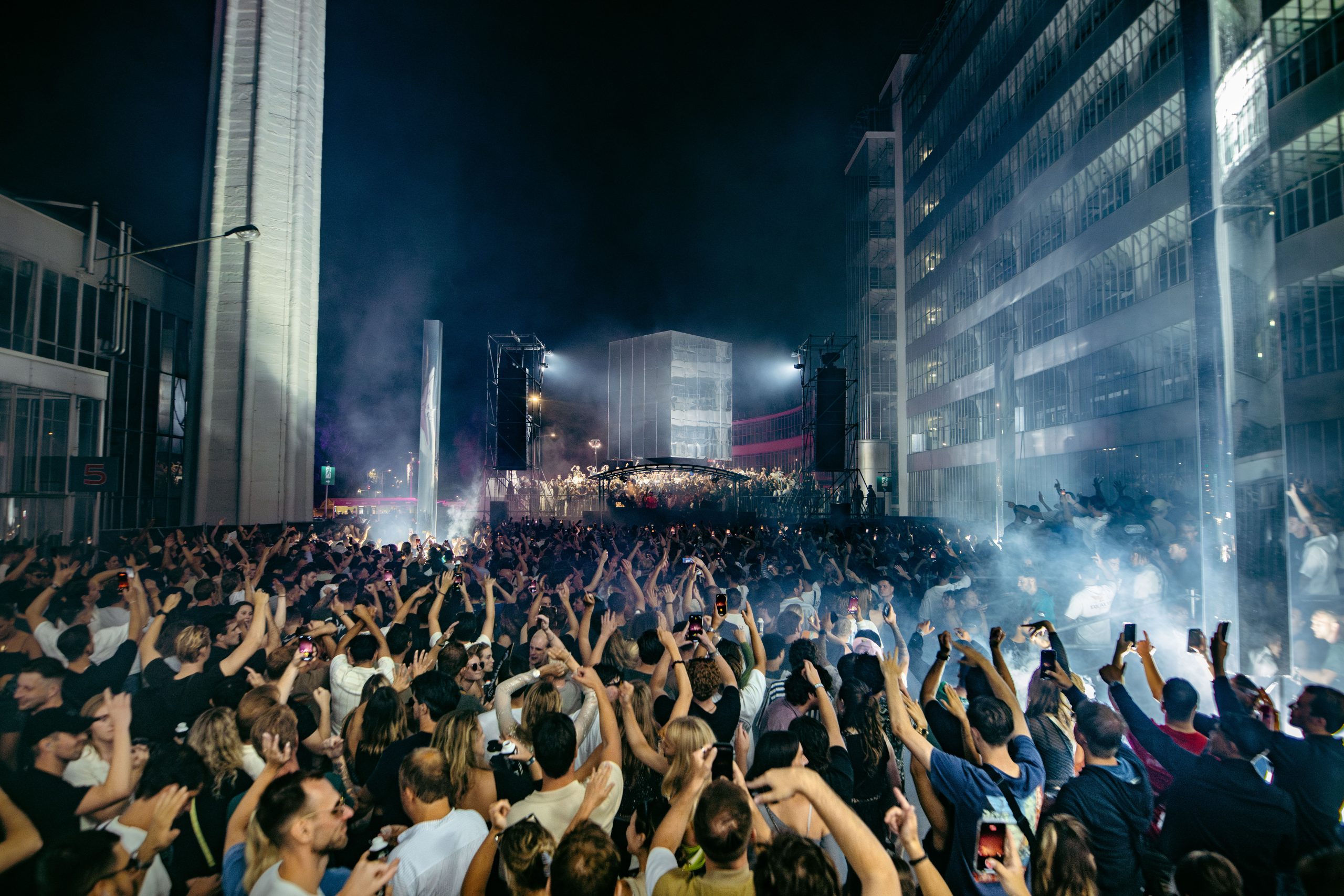 There’s a rave happening on a highway in Amsterdam – ratemyrave